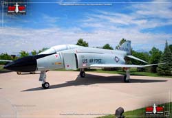 McDonnell Douglas F-4 Phantom II vs Republic F-105 Thunderchief Comparison