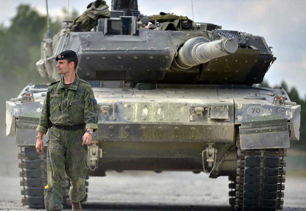 Leopard 2 Main Battle Tank (MBT)