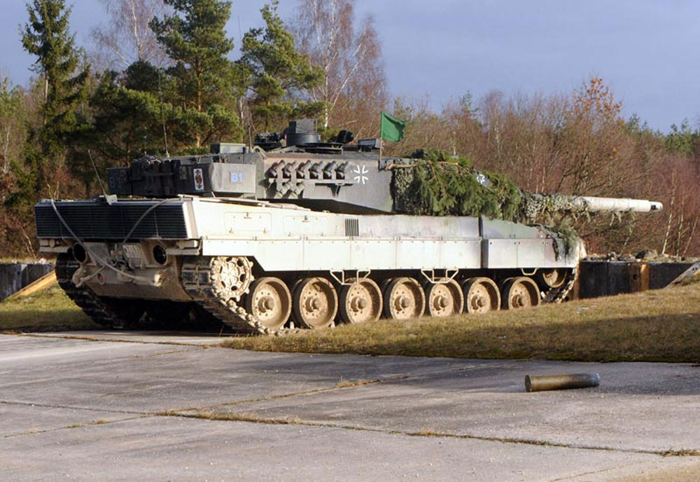 Leopard 2 Main Battle Tank (MBT)