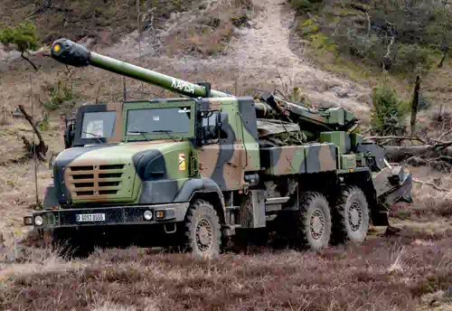 Nexter (GIAT) CAESAR (CAmion Equipe d'un Systeme d'ARtillerie) Wheeled ...
